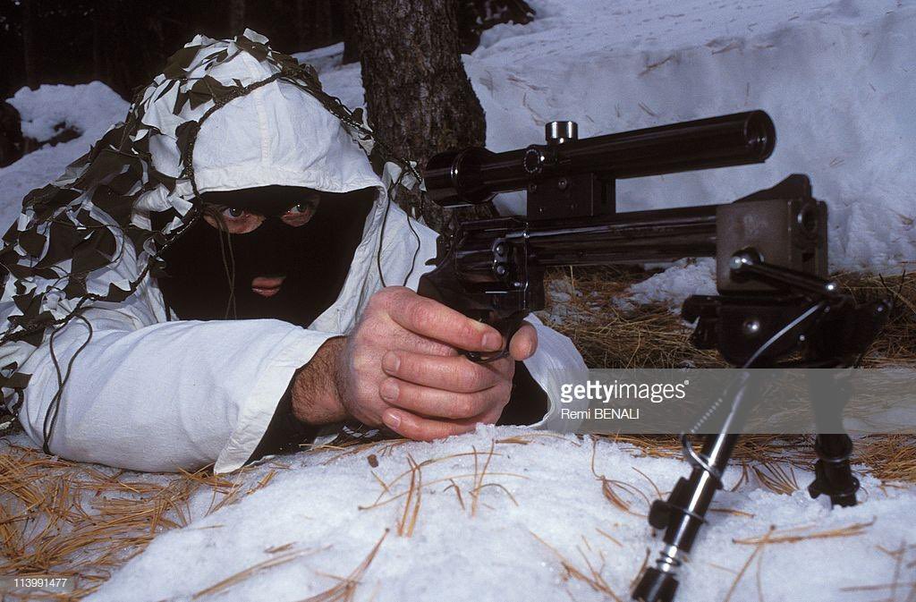 Weaponsandhistory - MR73 sniper revolver